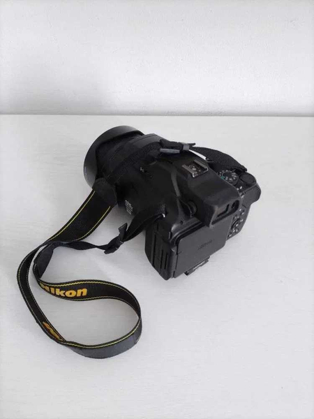 Цифровая фотокамера Nikon Coolpix P1000 б/у в отличном состоянии