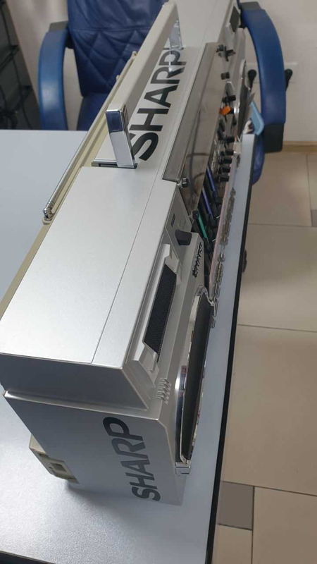Продам кассетную магнитолу SHARP GF-575