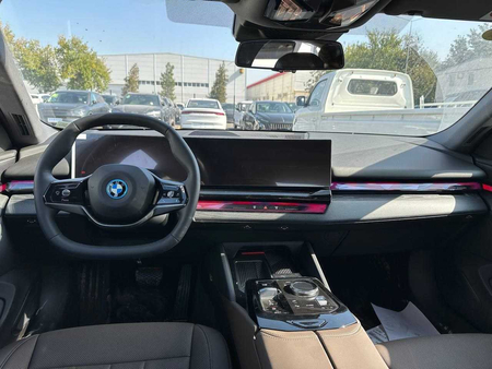 BMW i5 eDrive 35L 2024 sotuvda tayyor kredit ham mavjud shot spravka