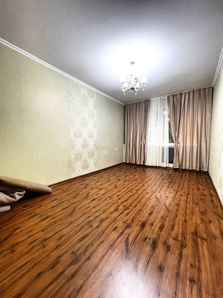 Продам квартиру Буюк ипак йули Художники 2/1/5 50м2
