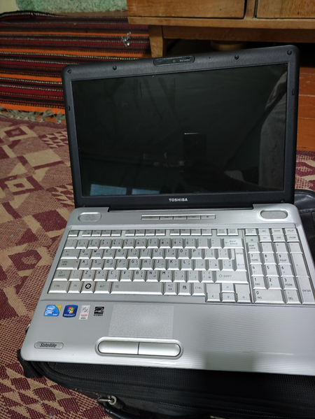 TOSHIBA.  KOMPYUTER.     4  256 ...