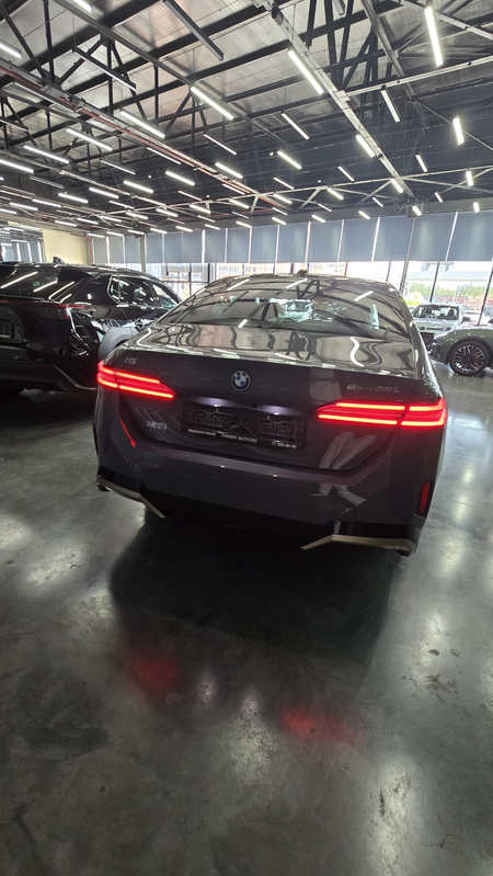 BMW i5 eDrive 35L Exclusive M Sport (2024) наличи. Авто кридит