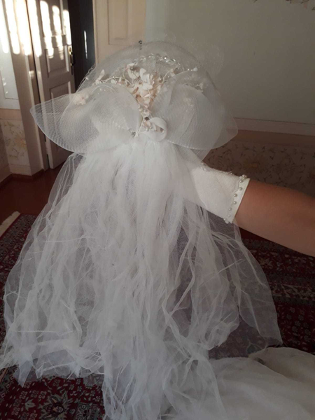 Свадебное платье со шляпой, перчатками и сумочкой(пр-во Турция)
