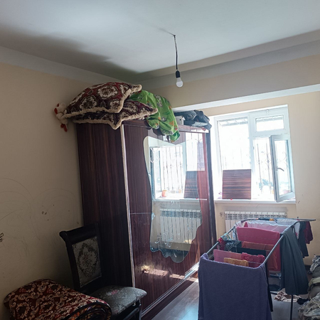 2 xonali uy sotiladi 1 etaj mebelari bilan 57 m2 podvoliyam bor
