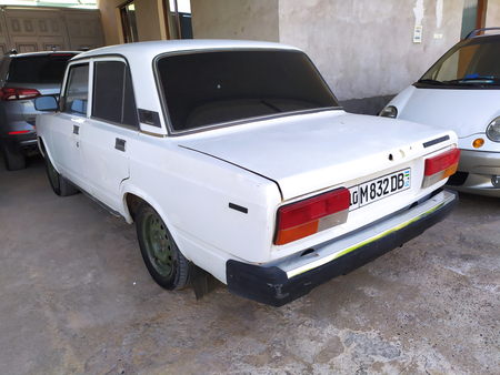 Vaz 2107 sotiladi