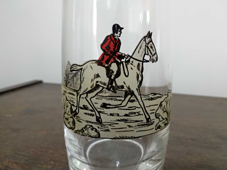 Стаканы, бокалы (5 штук).