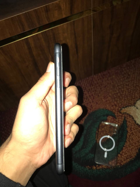 Iphone 11 srochna sotiladi