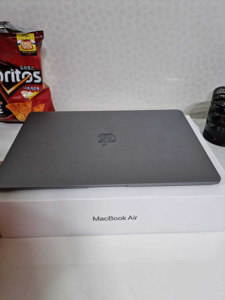 Macbook Air 8\\\\256 Battery 94%, Karobka dokument bor