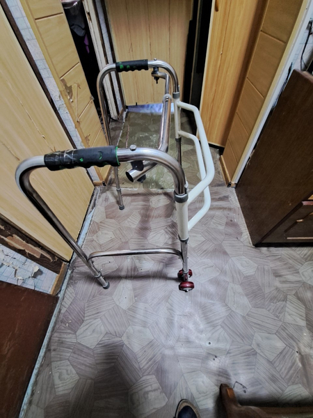 Инвалилное кресло , Противополежный матрас , Ходунки для пожилых .