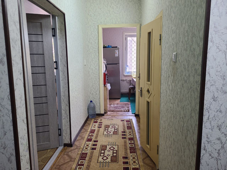 Срочно продаётся большая высокопотолочная 3× комнатная квартира.
