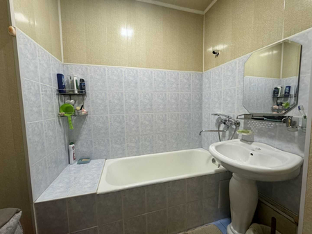 Продаётся квартиры 4/5/9 109 м².Ориентир Метро Беруни (J2426)