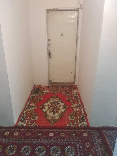Uy sotiladi 1 etaj 3 xona