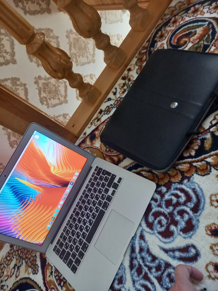 Macbook  срочно продаеться