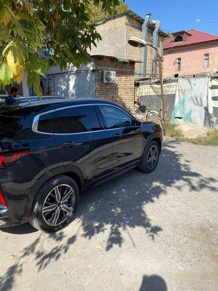 avtomabil EXEED LX priemer  panarama lyuki bor 2023 yil 17000 probeg