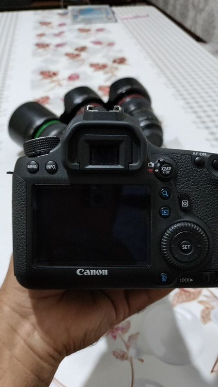 Canon 6d body yoki kit xolda yangi aparatla sotiladi