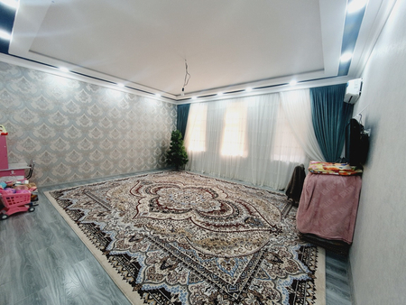 2 xonalik kvartira sotiladi 80 m² srochna