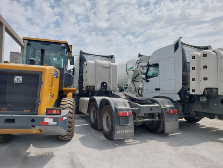 Рессорный газовый ТЯГАЧ SINOTRUK HOWO А-7 с доп. газовыми баллонами