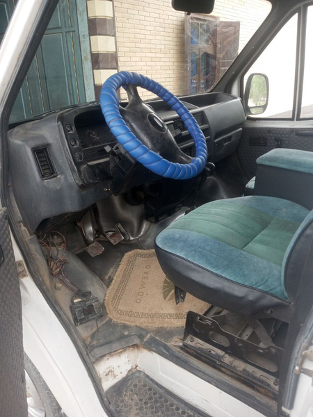 Ford sotiladi yil 93