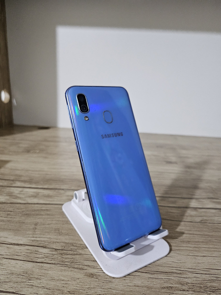 SAMSUNG A40 sotiladi