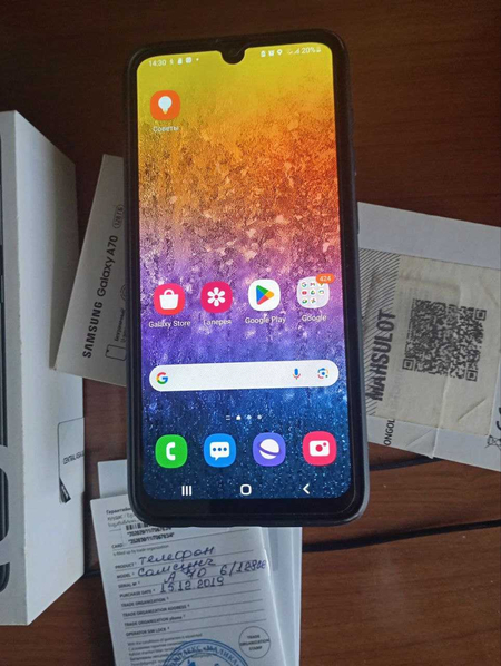 телефон Самсунг A70