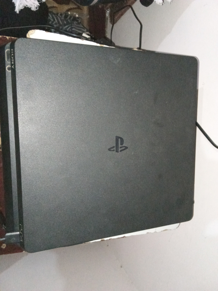 PS4 sotiladi srochni 1 tera xotira