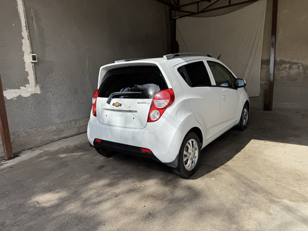 Продам Spark AT white euro