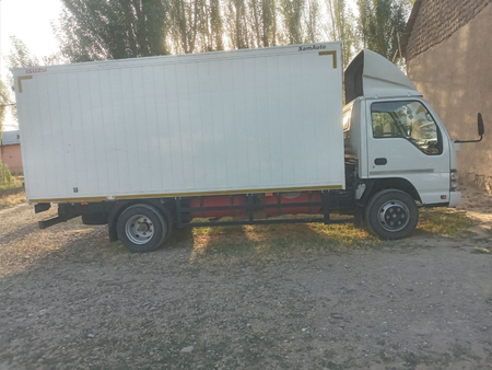 Izuzu 5 t sotiladi