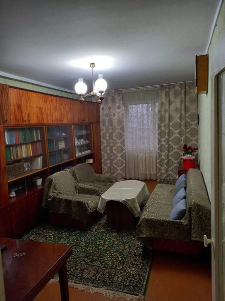 Срочно продаётся 4комнатная квартира в микрорайоне