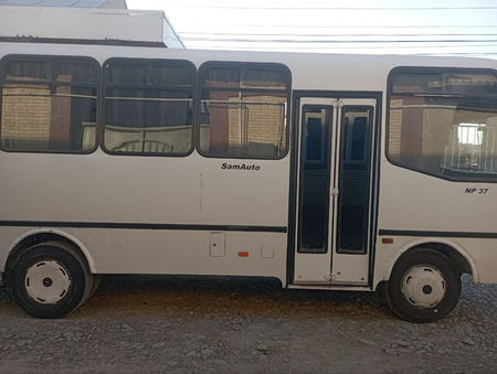 Автобус Isuzu NP 30