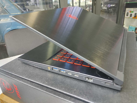 Asus ROG Zephyrus 15.6
