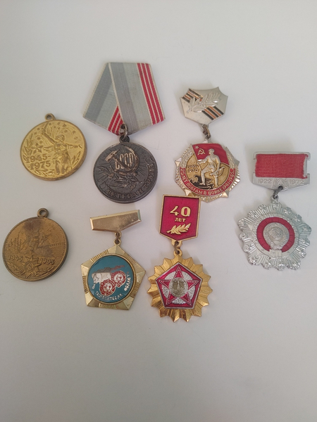 Значки разные 53шт