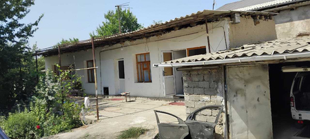 Uy sotiladi. orta chirchig tumani. 6 sotix 3 xona