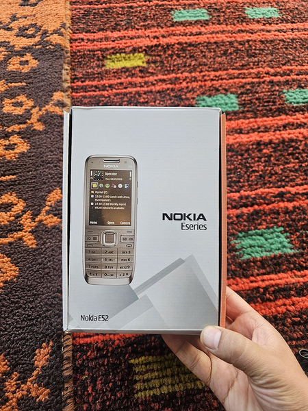 Nokia E52 garantiyasi bor 1 oy