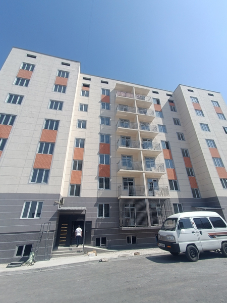 янги курилган домда барча квартиралар сотилади 1 дан 7 каватгача