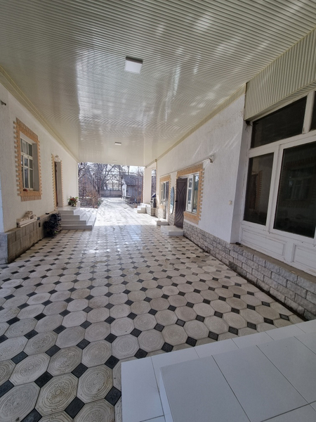 Срочно продам дом Янгибазар центре 14 соток