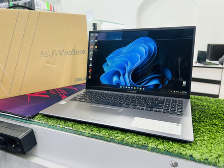 Asus Vivobook sensor i3-10gen 8GB/256GB SSD
