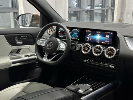 Mercedes Benz EQA300