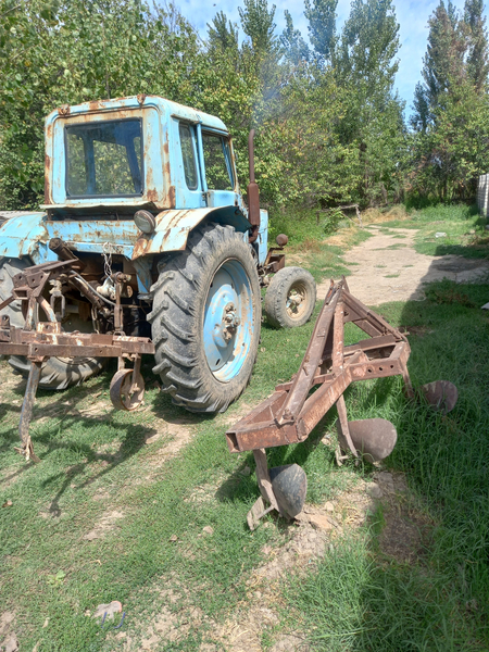 Belarus MTZ 80 traktori sotiladi