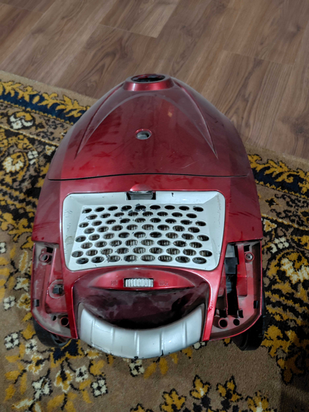 Продаётся пилесос Vitek Vt-1879. Не рабочем состоянии.