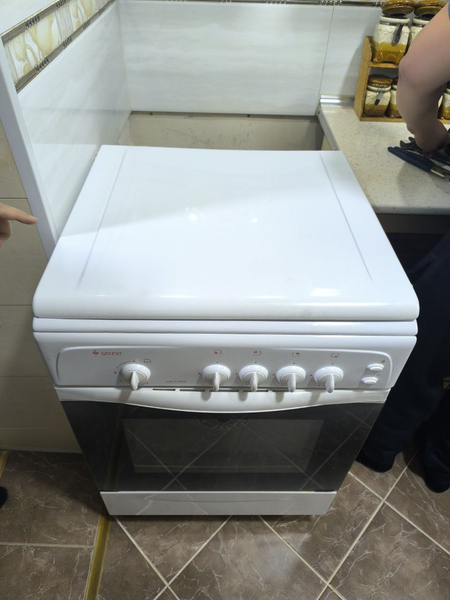Продаю газ плиту