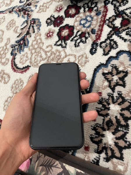 Iphone 11.           .