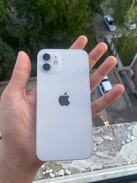 IPHONE 12 white 64 gb. yomkst 74
