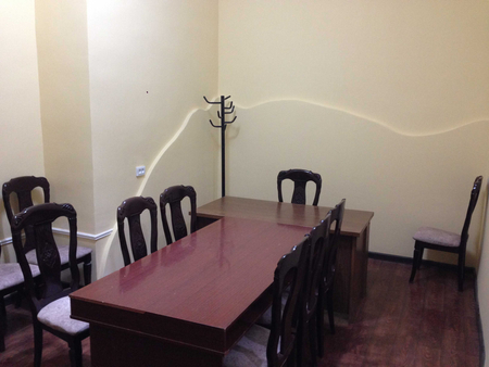 Shahar markazida mebellar bilan to'la ofis uzoq muddatga ijaraga beril