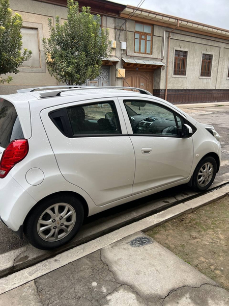 Spark 2018 yil Chevrolet oq