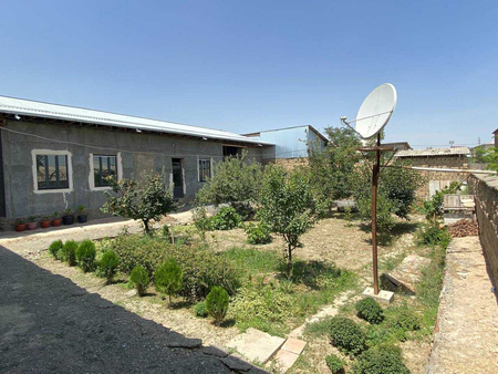 Hovli sotiladi / Дом продается
