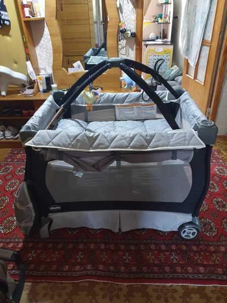 Продам кровать-манеж Chicco