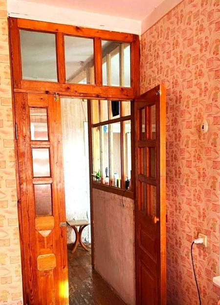 Метро Ойбек, 2 / 2 / 9, чистая, меб.,тех. 60 кв.м, зал 5х5, балкон 1х8