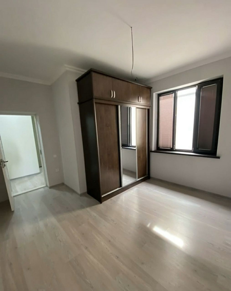 Срочно продается 2 этажный котедж 1 массив куйлук 4 комнаты+ кухня