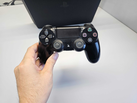 Продам PS4 Slim 1TB Игровая приставка с играми. Состояние ОТЛИЧНОЕ