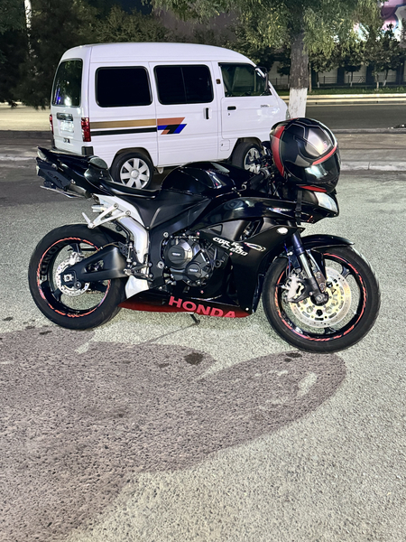 Honda 600 cbr sotiladi